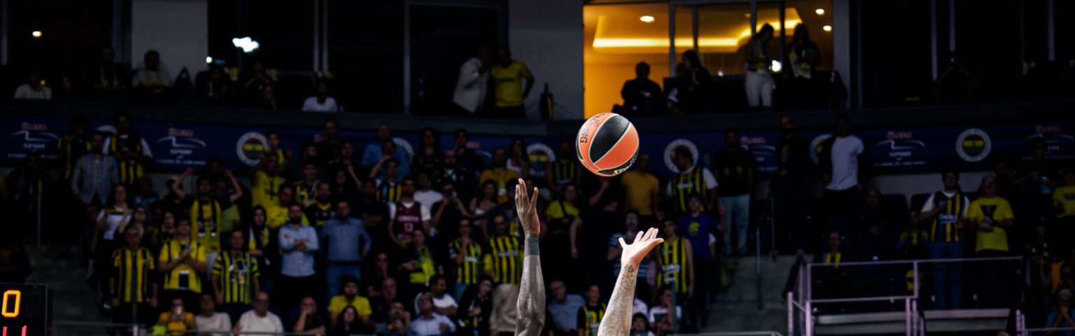 The jump ball or tip-off : the glossary of basketix - ParisBasketball